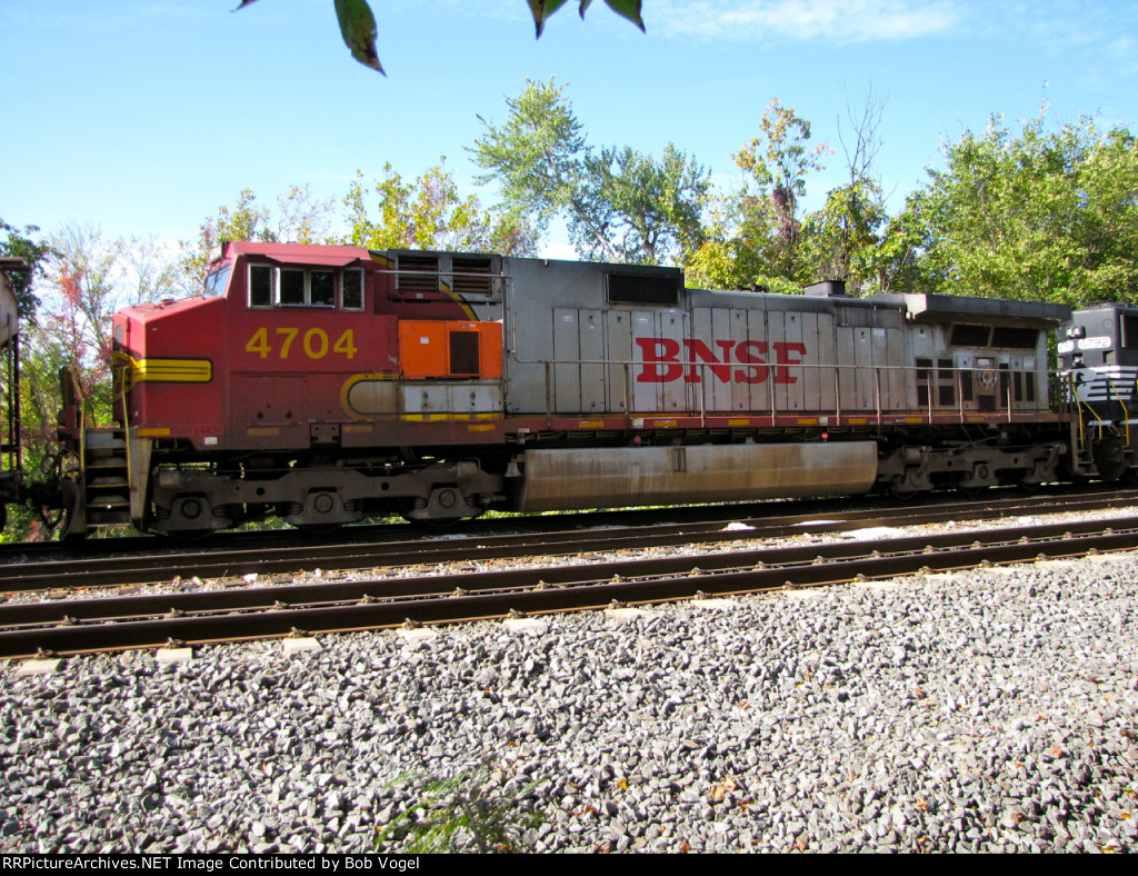 BNSF 4704